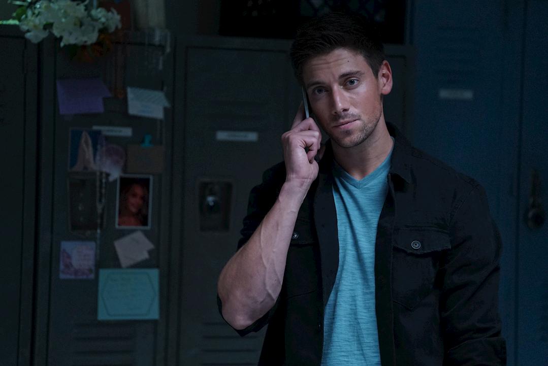 CW's "The Lost Boys" Pilot Finds Vampire Lead and New Michael! - Bloody ...