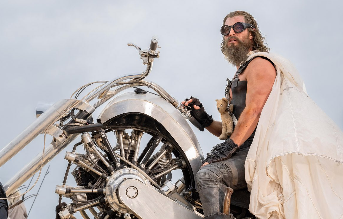 Chris Hemsworth Rigonfiamento Vanity Fair Magazine (UK) May 2024 CHRIS